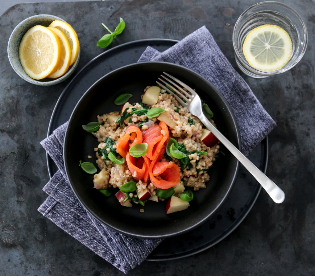 BYGGOTTO MED RØKT LAKS, SPINAT OG EPLE | TRINES MATBLOGG