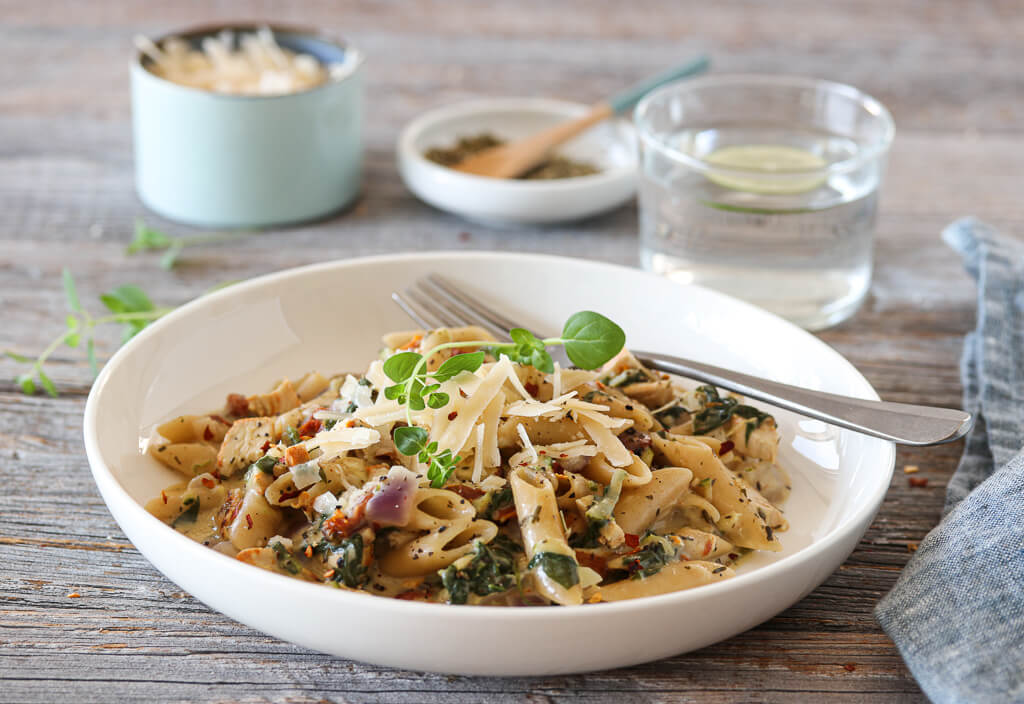 KREMET ONE POT-PASTA MED KYLLING, SPINAT OG SQUASH | TRINES MATBLOGG