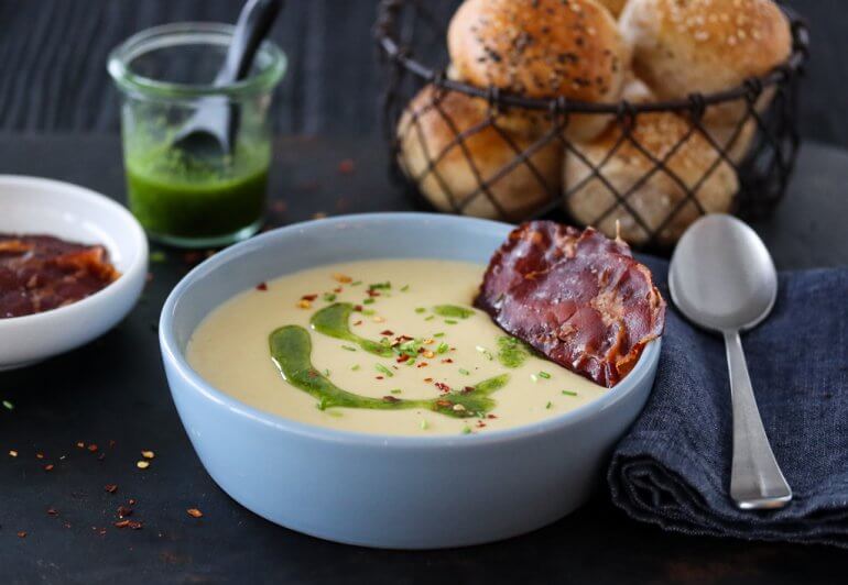 KREMET POTETSUPPE MED COPPASKINKE & GRESSLØKOLJE | TRINES MATBLOGG