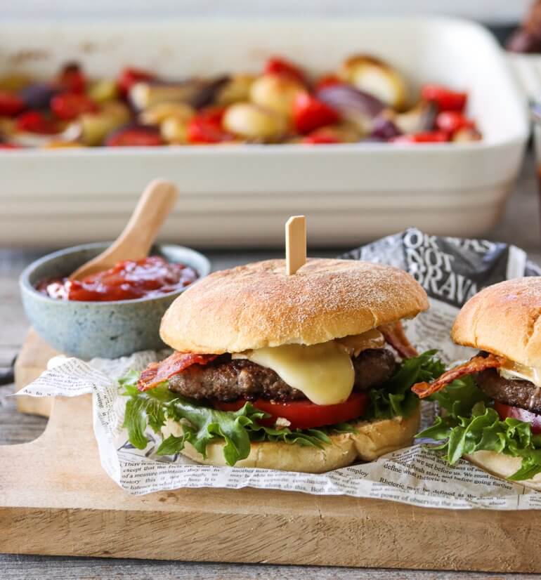 HAMBURGER MED BACON OG OST | TRINES MATBLOGG