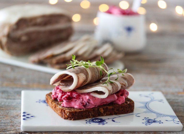 JULESMØRBRØD MED JULESYLTE, ROASTBIFF OG SKINKESTEK | TRINES MATBLOGG