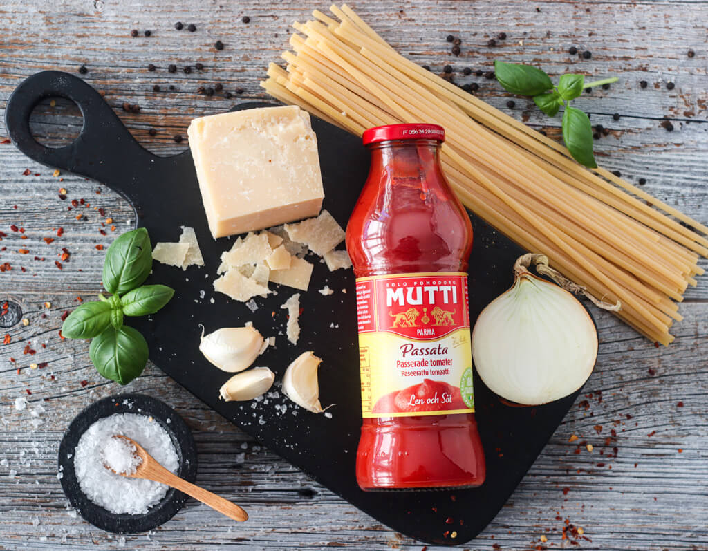 SPAGETTI MED TOMATSAUS | TRINES MATBLOGG