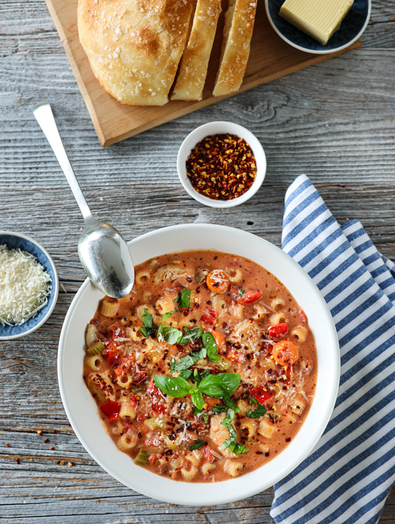 KREMET KYLLINGSUPPE MED MAKARONI | TRINES MATBLOGG