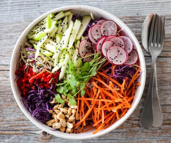 ASIATISK RIBBE MED GLAZE OG RÅKOSTSALAT (OG BAO BUNS) | TRINES MATBLOGG