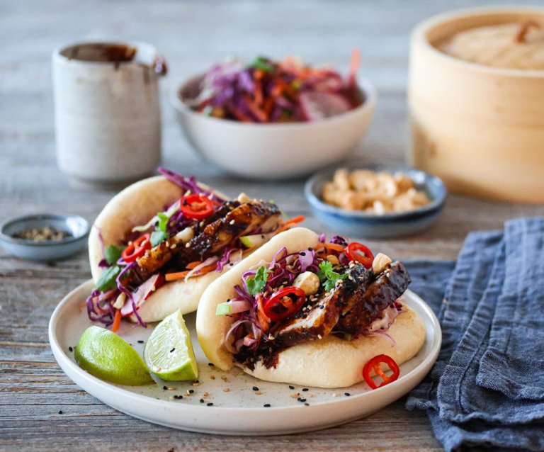 ASIATISK RIBBE MED GLAZE OG RÅKOSTSALAT (OG BAO BUNS) | TRINES MATBLOGG
