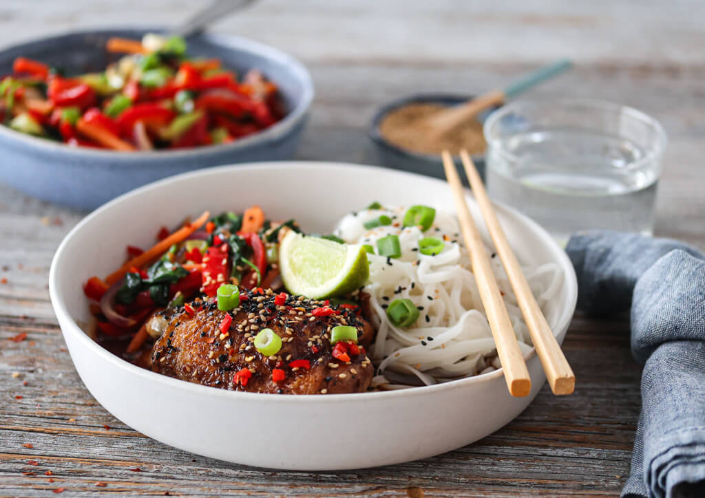 KYLLING MED SPICY SOYASAUS OG FARGERIKE GRØNNSAKER | TRINES MATBLOGG