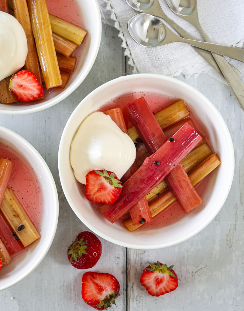 OVNSBAKT RABARBRA MED YOGHURTKREM | TRINES MATBLOGG