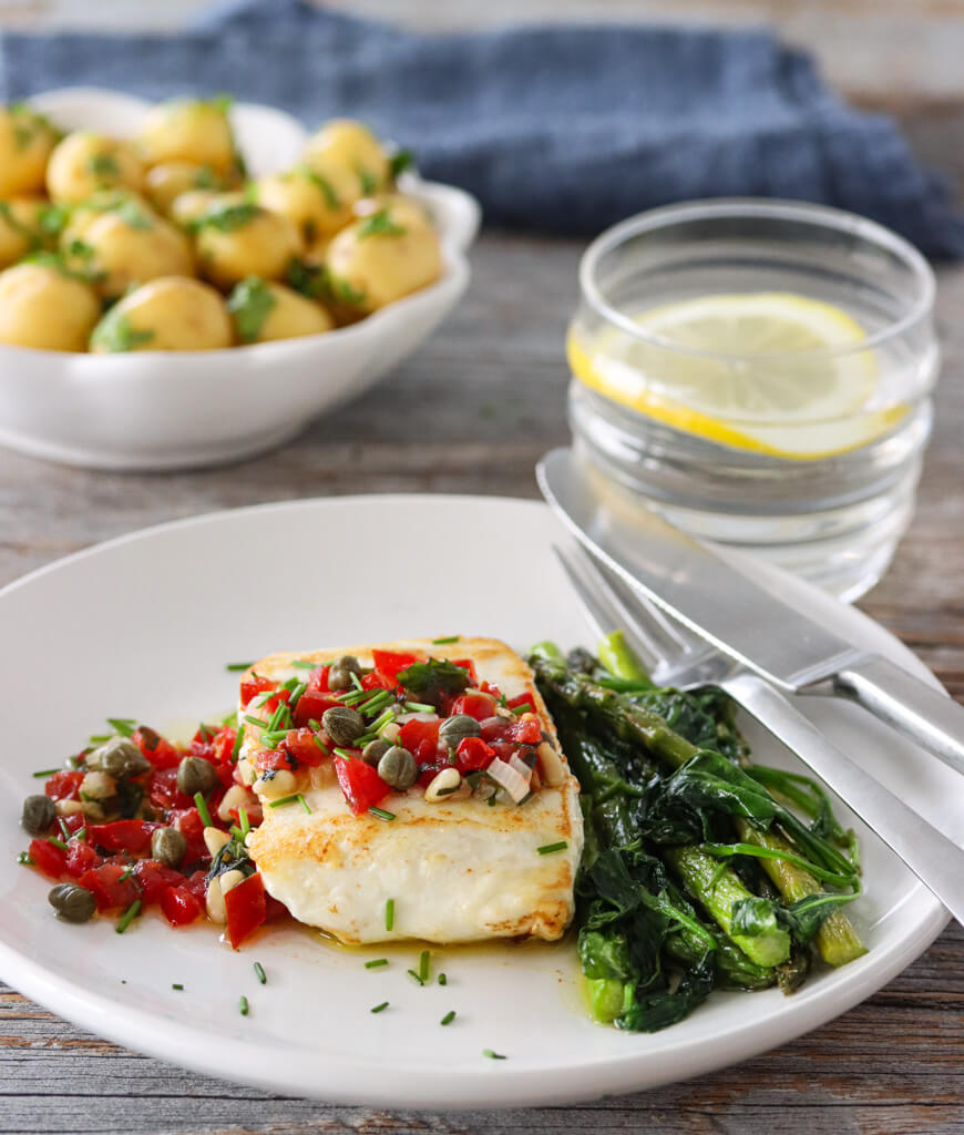 KVEITE MED TOMATOLJE OG ASPARGES- OG SPINATSALAT | TRINES MATBLOGG